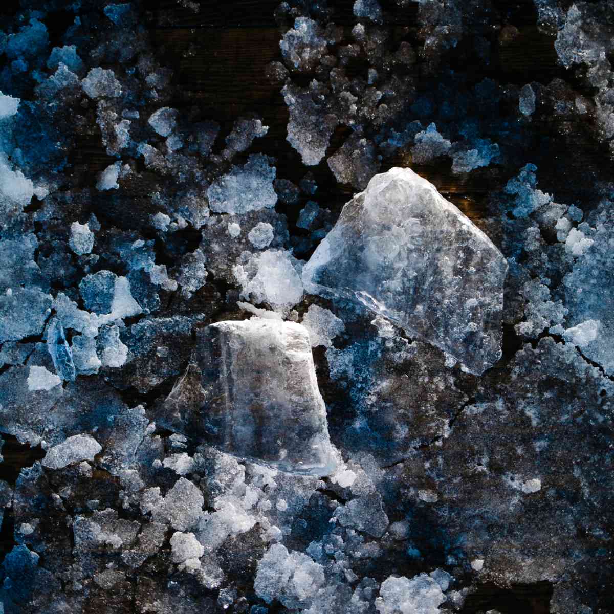 Dumortierit - Alle Informationen & Bedeutung des Edelsteins ...